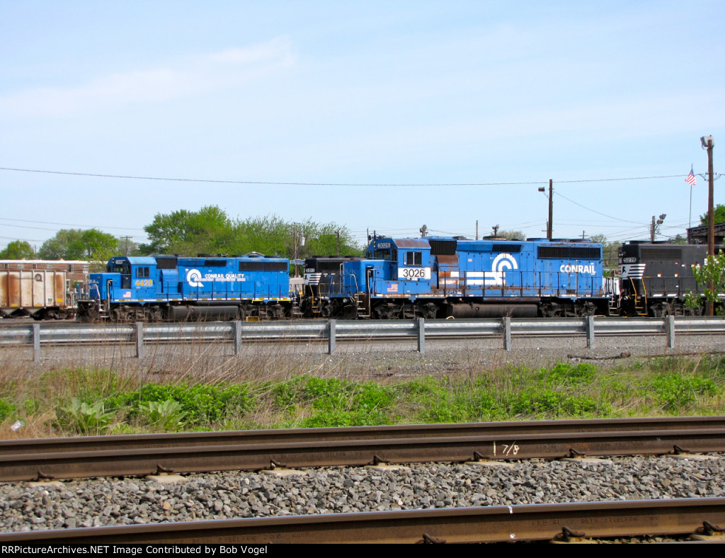CSX 4428 and NS 3026